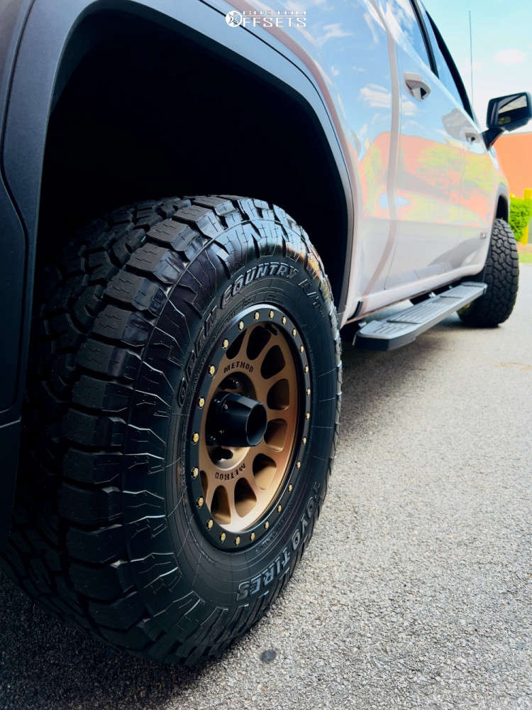 2023 GMC Sierra 1500 with 17x8.5 0 Method Mr305 and 305/70R17 Toyo ...