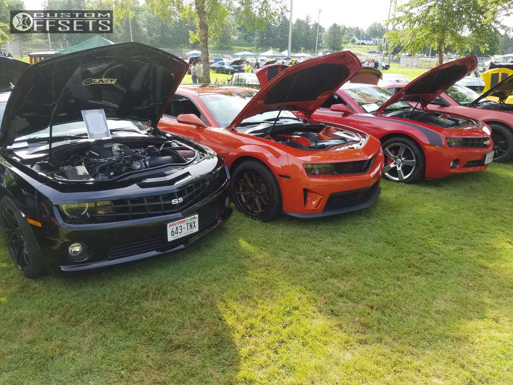 2010 Chevrolet Camaro with 20x9 20 Ferrada FR2 and 245/45R20 General ...