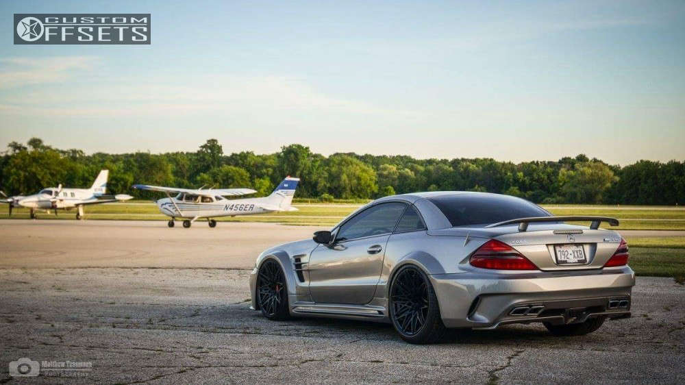 2005 Mercedes-Benz SL550 with 20x10 0 Rotiform QLB and 265/30R20 ...