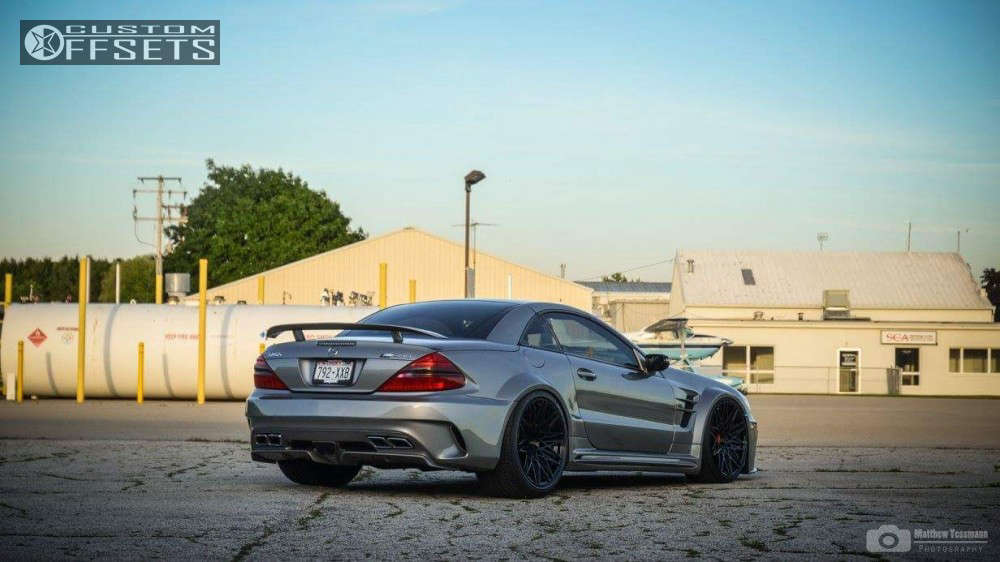 2005 Mercedes-Benz SL550 with 20x10 0 Rotiform QLB and 265/30R20 ...