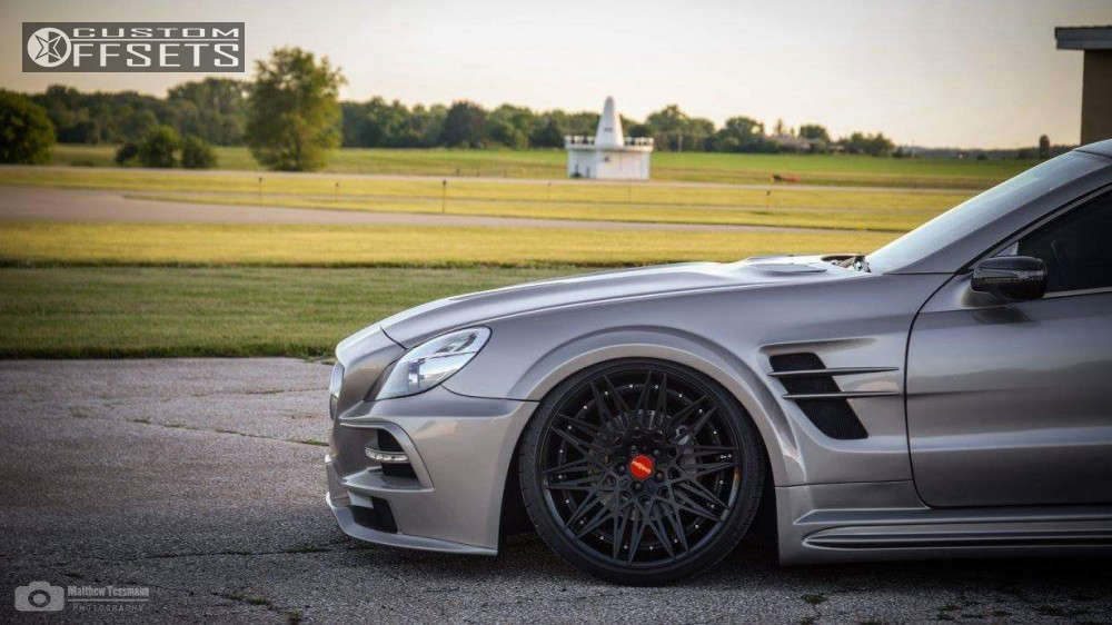 2005 Mercedes-Benz SL550 with 20x10 0 Rotiform QLB and 265/30R20 ...