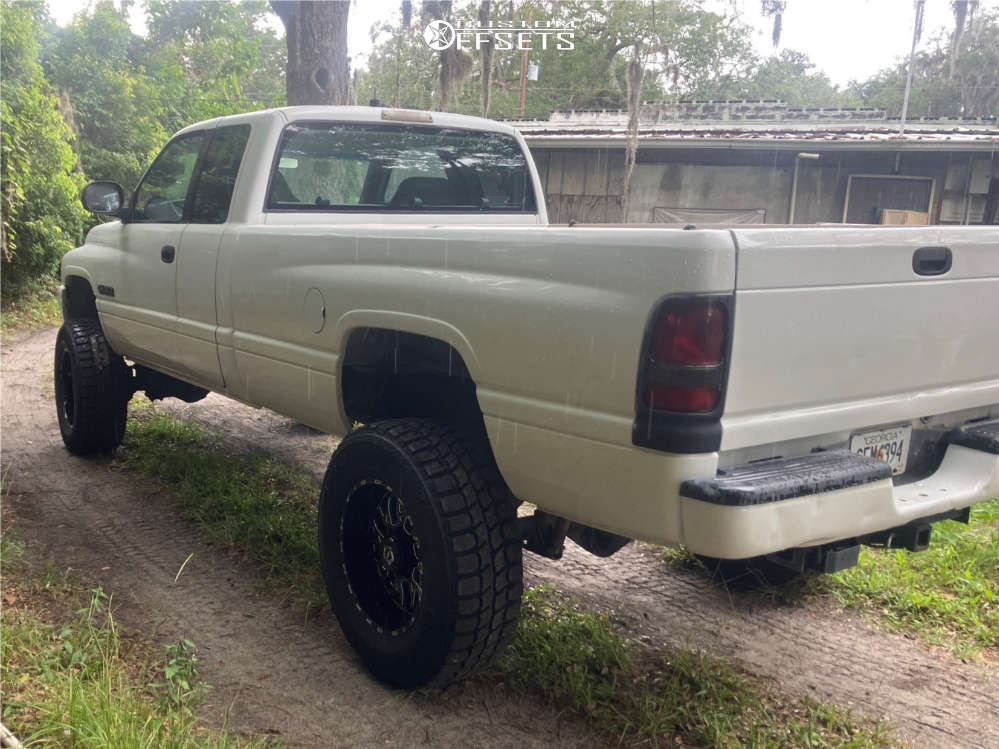 2001 Dodge Ram 2500 with 20x10 -25 TIS 544bm and 37/12.5R20 Gladiator ...