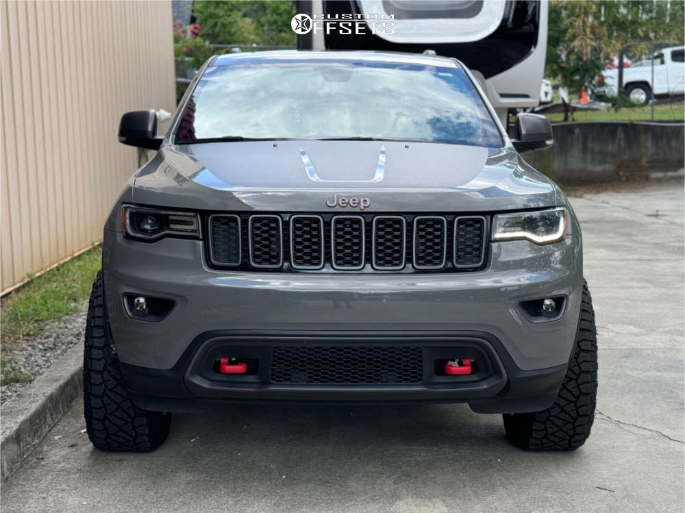 2021 Jeep Grand Cherokee with 18x9 10 KMC Km235 and 275/65R18 Nitto ...