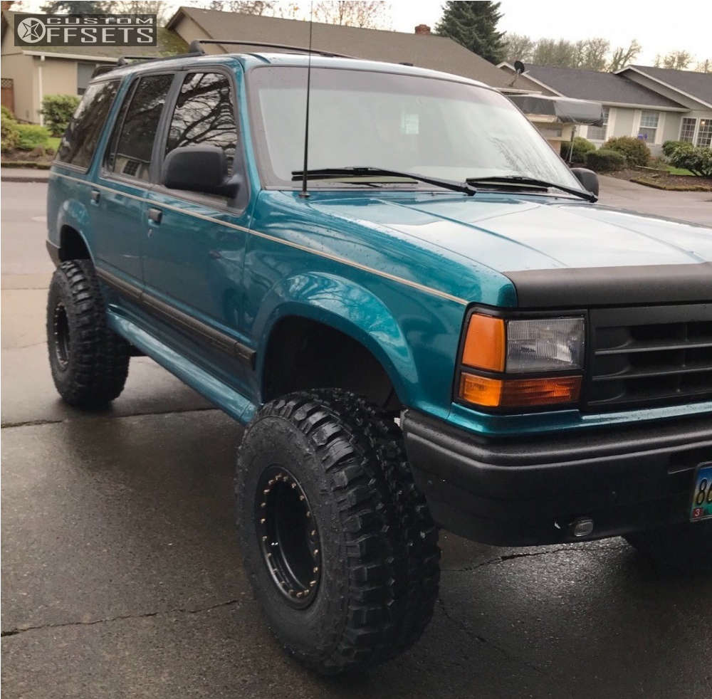 1993 Ford Explorer with 15x10 -44 Pro Comp Series 252 and 33/12.5R15 ...
