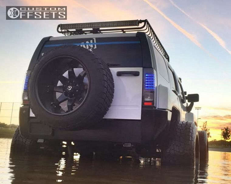 2007 Hummer H3 with 22x14 -76 Fuel Octane and 325/50R22 Nitto Terra ...