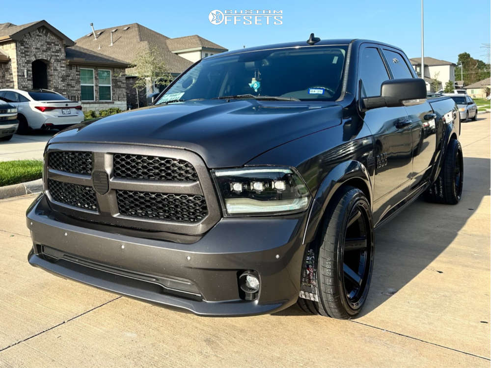 2017 Ram 1500 with 22x12 -44 4Play 4p63 and 315/30R22 Atturo Az850 and ...