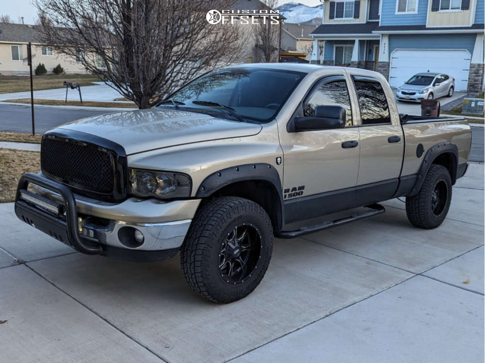 2004 Dodge Ram 1500 with 18x10 -24 Moto Metal Mo970 and 275/70R18 ...