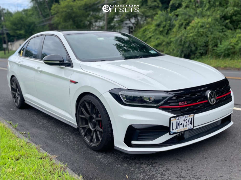 2019 Volkswagen Jetta with 18x8.5 43 Konig Ampliform and 245/35R18 ...