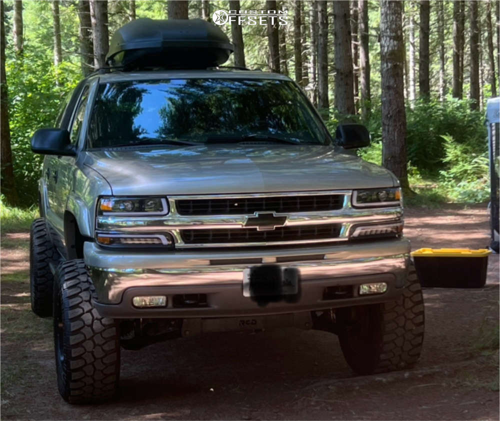 2000 Chevrolet Suburban 2500 with 20x10 -24 XD XD820 and 35/12.5R20 ...