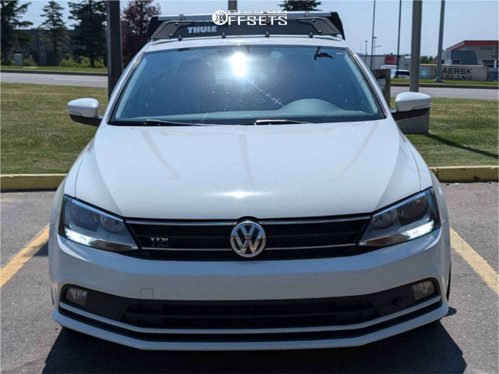 2015 Volkswagen Jetta with 17x8 35 Rotiform Rse and 225/45R17 Michelin ...