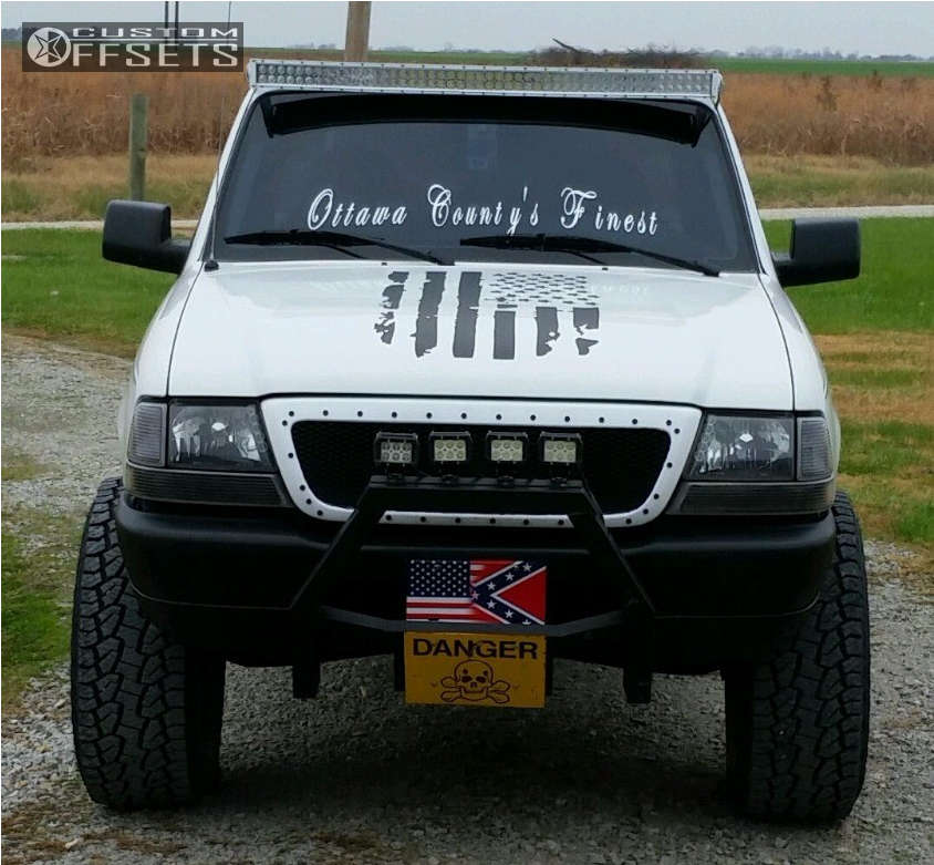 1998 Ford Ranger with 15x8 Pro Comp Series 252 and 33/12.5R15 Hankook ...