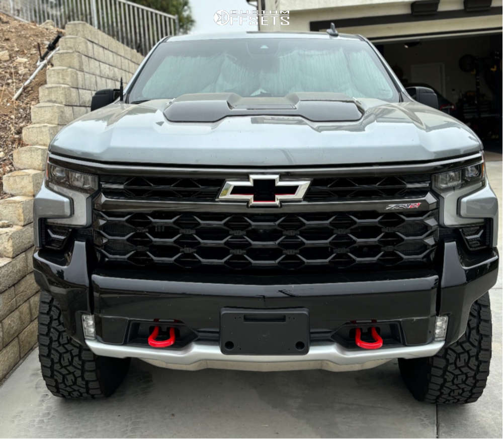 2024 Chevrolet Silverado 1500 with 17x8.5 0 Method Mr318 and 315/70R17 ...