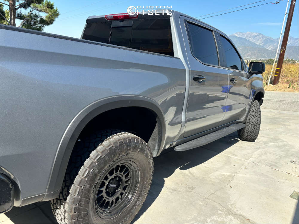 2024 Chevrolet Silverado 1500 with 17x8.5 0 Method Mr318 and 315/70R17 ...