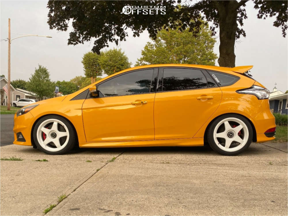 2015 Ford Focus with 18x8.5 45 Fifteen52 Chicane and 235/40R18 Lexani ...