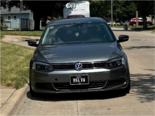 2013 Volkswagen Jetta with 18x9 35 Vors Vr2 and 225/40R18 Vercelli ...