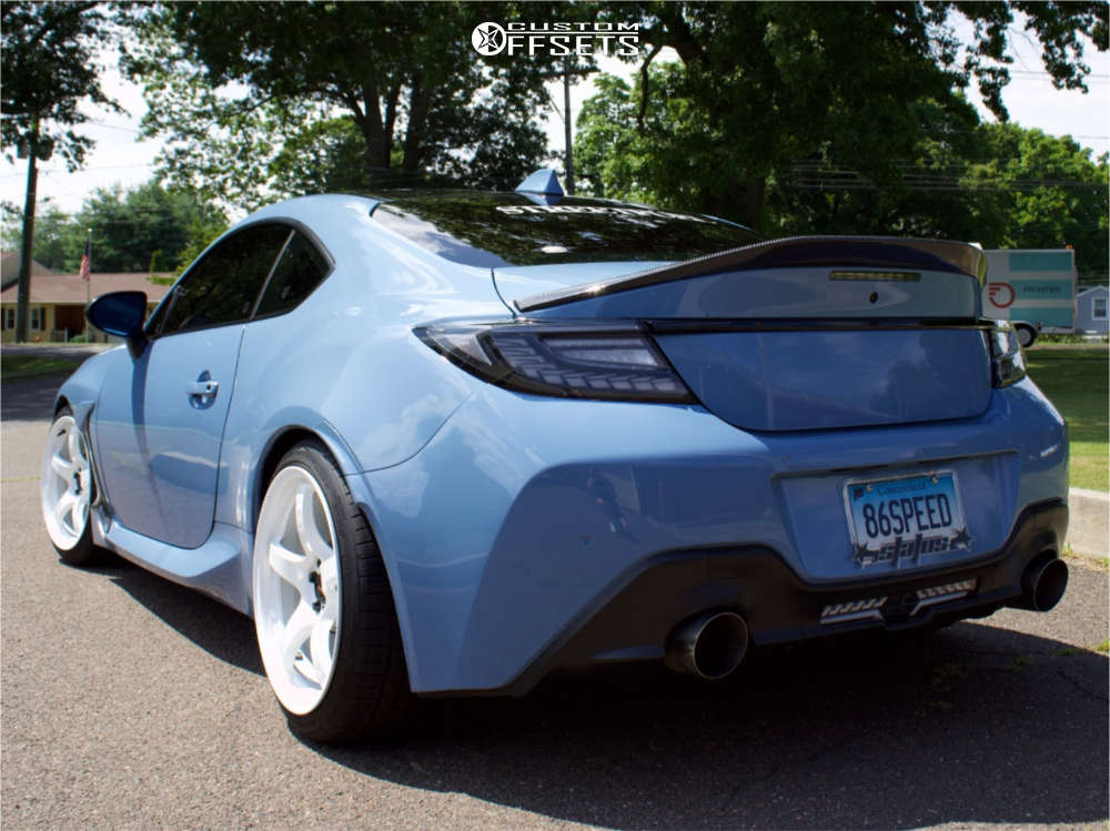 2022 Toyota GR86 with 18x9.5 35 Gram Lights 57cr and 225/40R18 Toyo ...