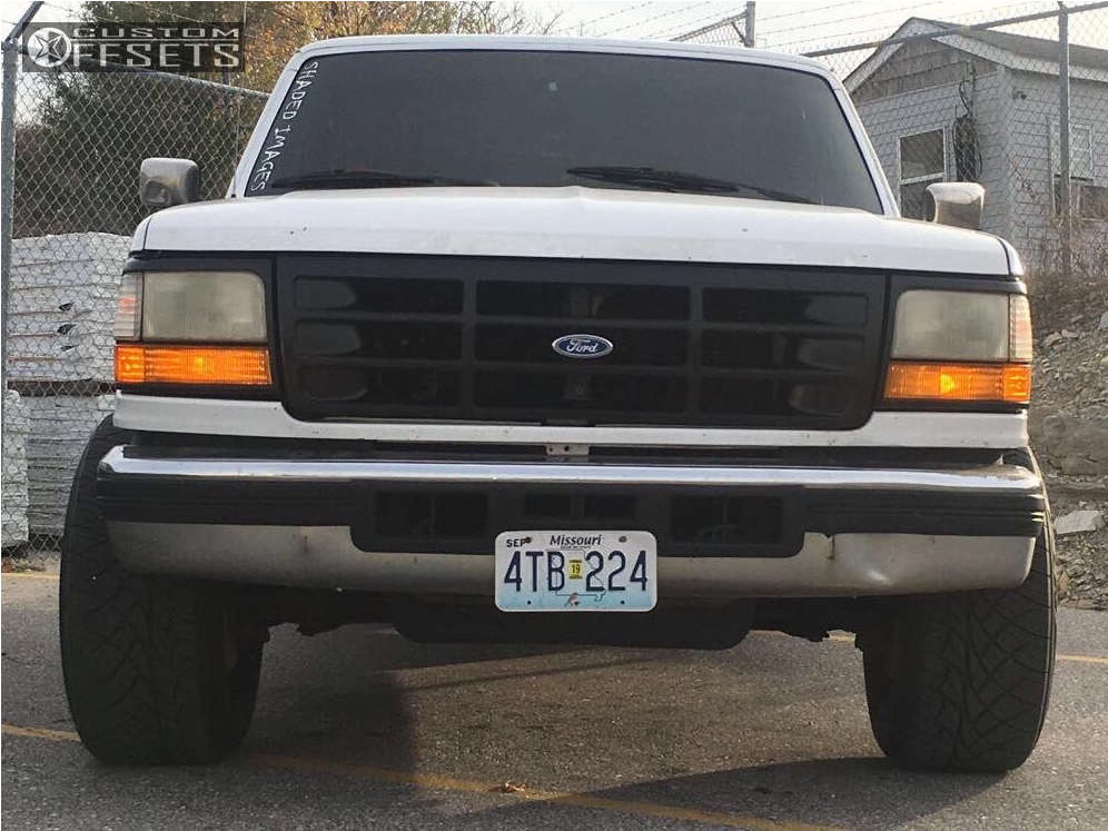 1995 Ford F-250 with 20x12 -44 Moto Metal Mo962 and 305/50R20 Nitto ...