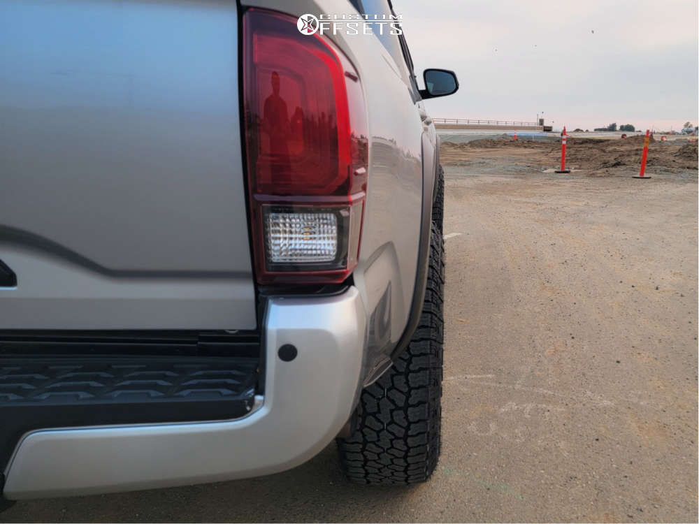 2021 Toyota Tacoma with 18x9 -12 Raceline Outlander and 265/70R18 ...