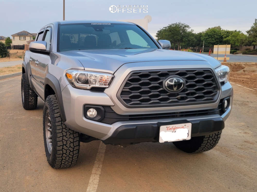 2021 Toyota Tacoma with 18x9 -12 Raceline Outlander and 265/70R18 ...
