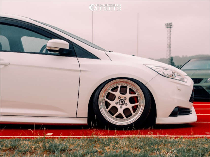 2013 Ford Focus with 18x9.5 30 Schmidt VN-Lines and 225/40R18 Toyo ...