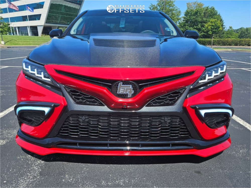 2024 Toyota Camry with 20x9 35 Ferrada F8-fr11 and 245/35R20 ...