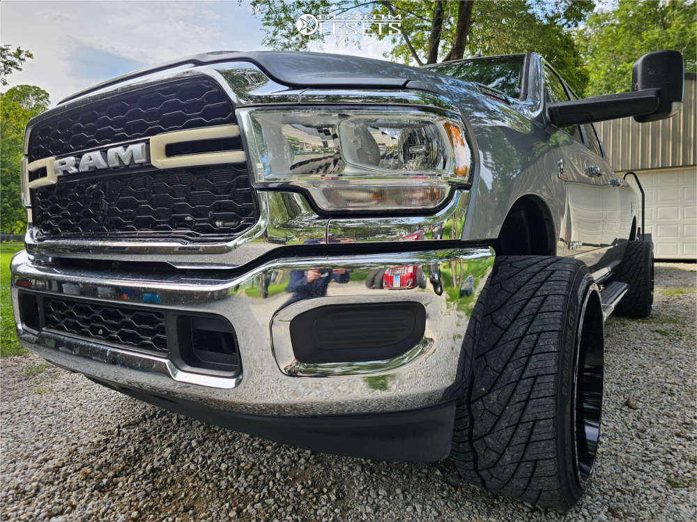 2019 Ram 2500 with 24x14 -76 TIS 547B and 33/13.5R24 Venom Power ...