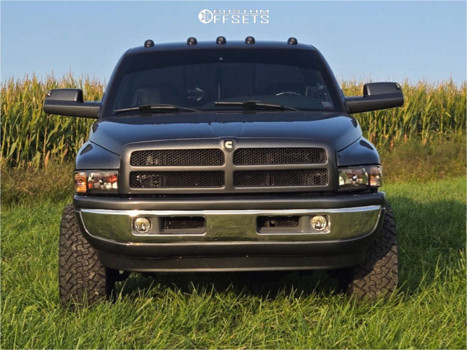 2000 Dodge Ram 2500 with 18x9 -6 Pro Comp Series 69 and 33/12.5R18 ...