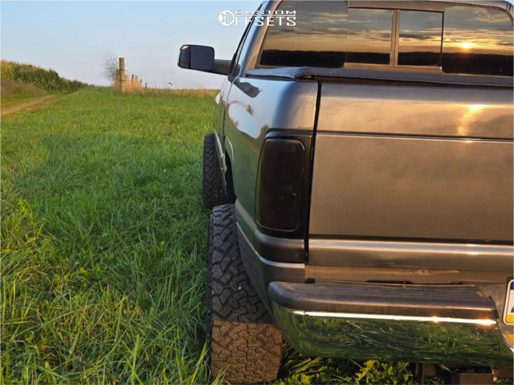 2000 Dodge Ram 2500 with 18x9 -6 Pro Comp Series 69 and 33/12.5R18 ...
