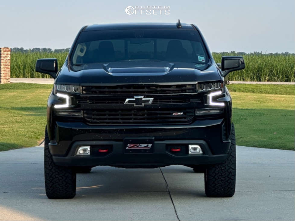 2021 Chevrolet Silverado 1500 with 26x10 24 Factory Reproductions Fr59 and 35/13.5R26 Venom ...