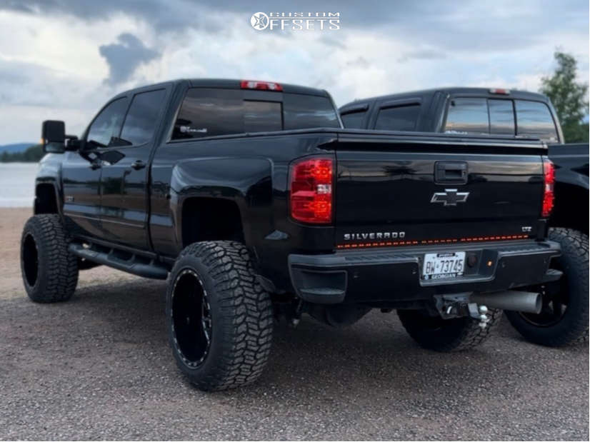 2019 Chevrolet Silverado 2500 HD with 22x14 -76 TIS 544bm and 37/13.5R22 Radar Renegade RT and ...