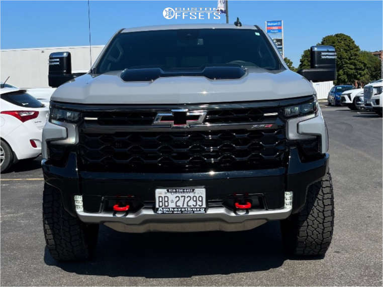 2024 Chevrolet Silverado 1500 with 17x9 -12 Fuel Shok and 285/75R17 ...