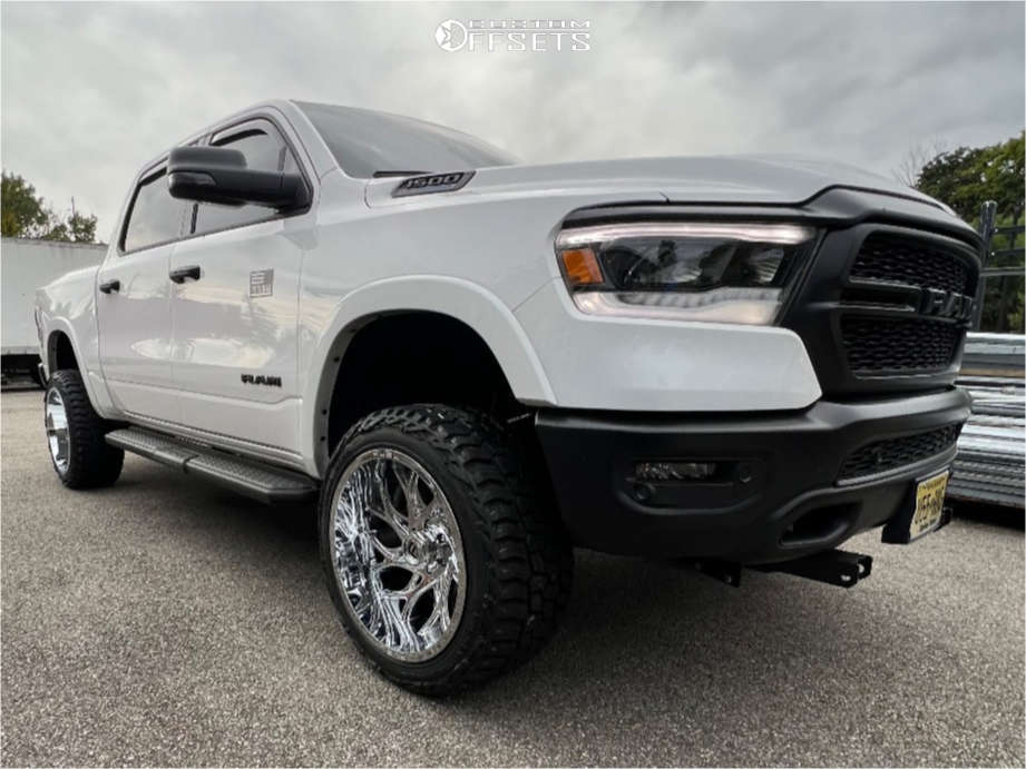 2023 Ram 1500 with 22x12 -44 Fuel Runner and 33/12.5R22 Mickey Thompson ...
