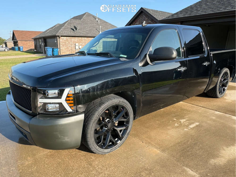 2009 Chevrolet Silverado 1500 with 22x9 24 4Play Cv98 and 285/40R22 ...