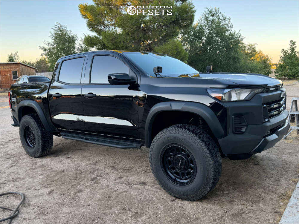 2024 Chevrolet Colorado with 17x9 -12 Weld Off-Road Crux and 285/75R17 Gladiator Xcomp At and ...