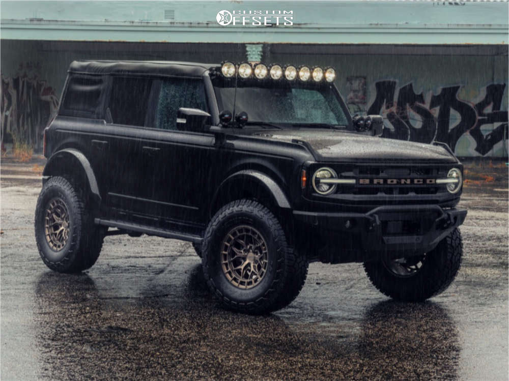 2023 Ford Bronco with 18x9 0 Vossen Hfx-1 and 35/12.5R18 Yokohama ...