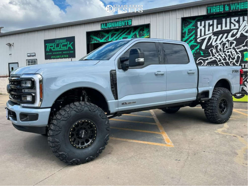 2024 Ford F-250 Super Duty with 17x8.5 0 Method MR305 and 40/13.5R17 ...