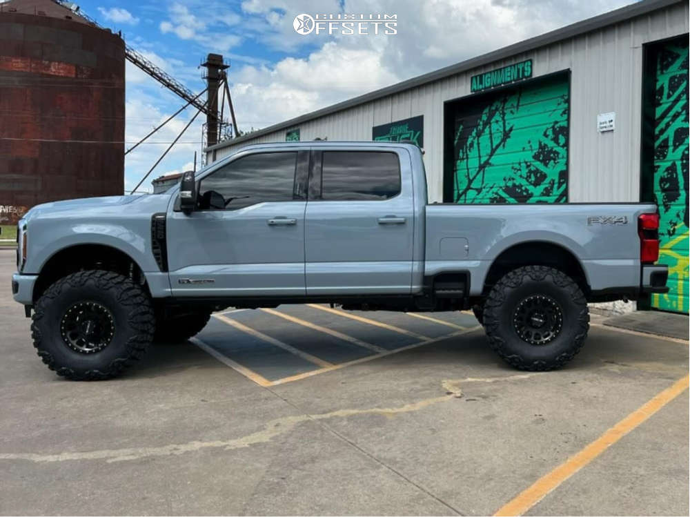 2024 Ford F-250 Super Duty with 17x8.5 0 Method MR305 and 40/13.5R17 ...