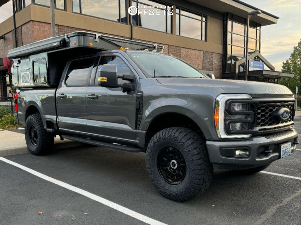 2023 Ford F-350 Super Duty with 18x9 18 Method Mr321 and 37/13.5R18 ...