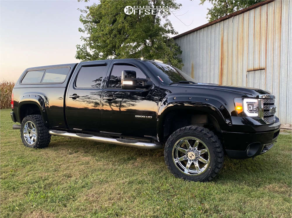 2011 GMC Sierra 2500 HD with 20x10 -19 Hostile Alpha and 33/12.5R20 Gladiator Xcomp Mt and ...