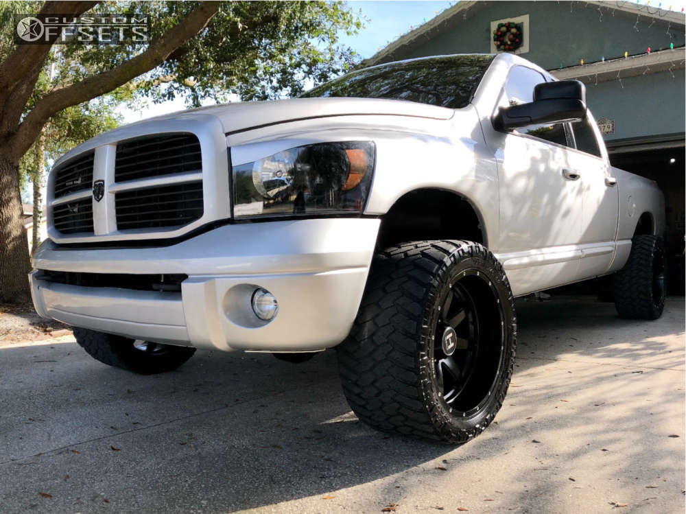 2007 Dodge Ram 2500 with 22x12 -44 Hostile Alpha and 355/40R22 Nitto ...