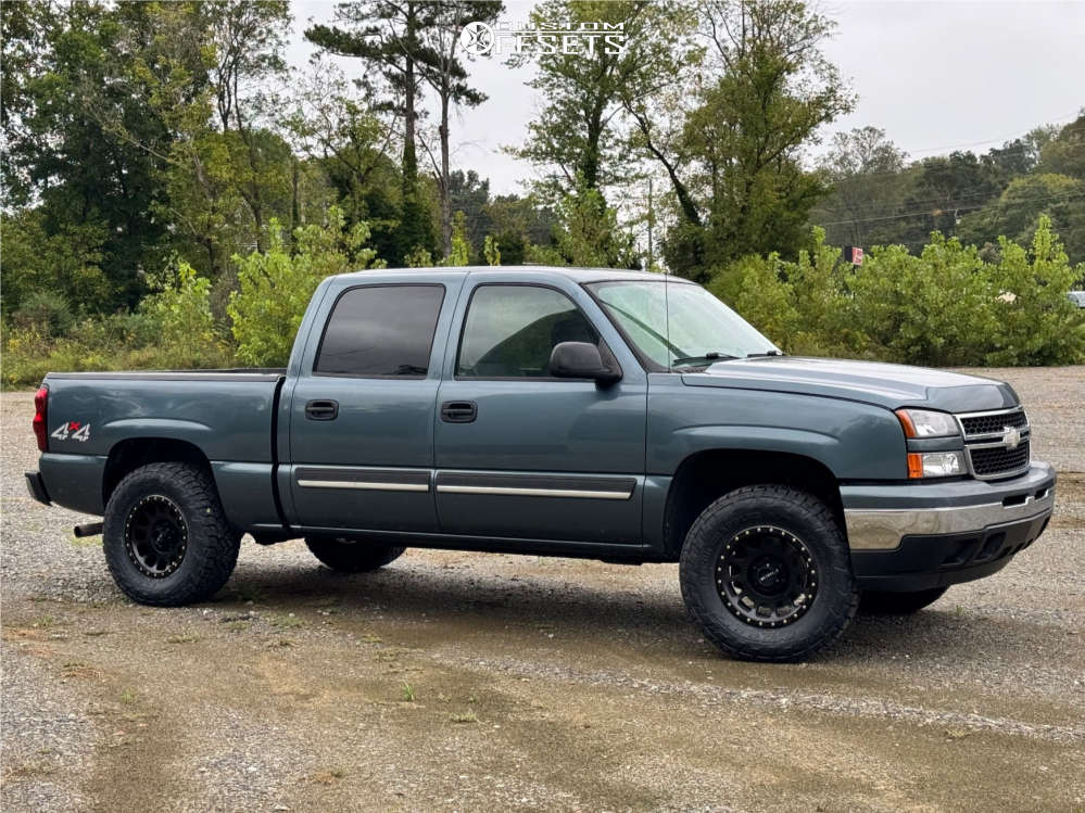 2006 Chevrolet Silverado 1500 with 17x8.5 0 Method Mr305 and 33/12.5R17 ...