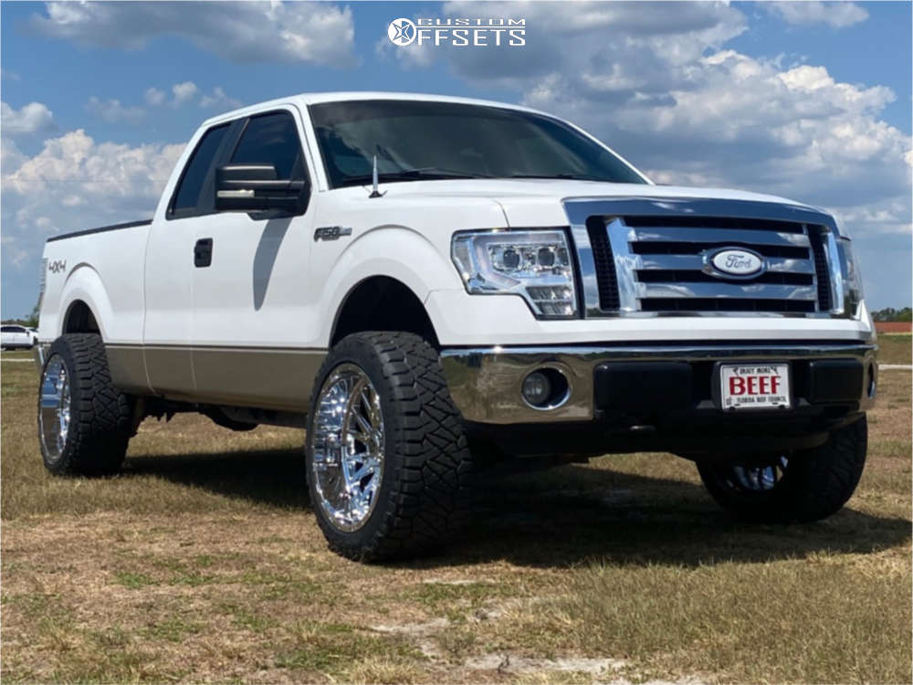 2009 Ford F-150 with 22x12 -44 TIS 547c and 33/12.5R22 Nitto Ridge ...