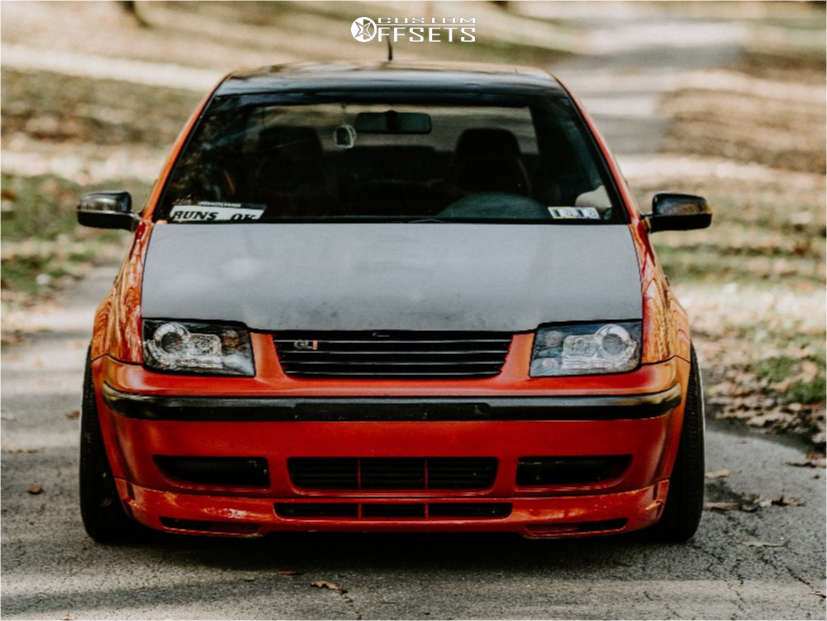 2004 Volkswagen Jetta with 18x9.5 30 Aodhan Ds02 and 225/65R18 Arroyo ...