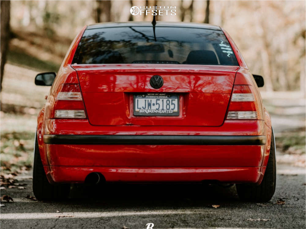 2004 Volkswagen Jetta with 18x9.5 30 Aodhan Ds02 and 225/65R18 Arroyo ...