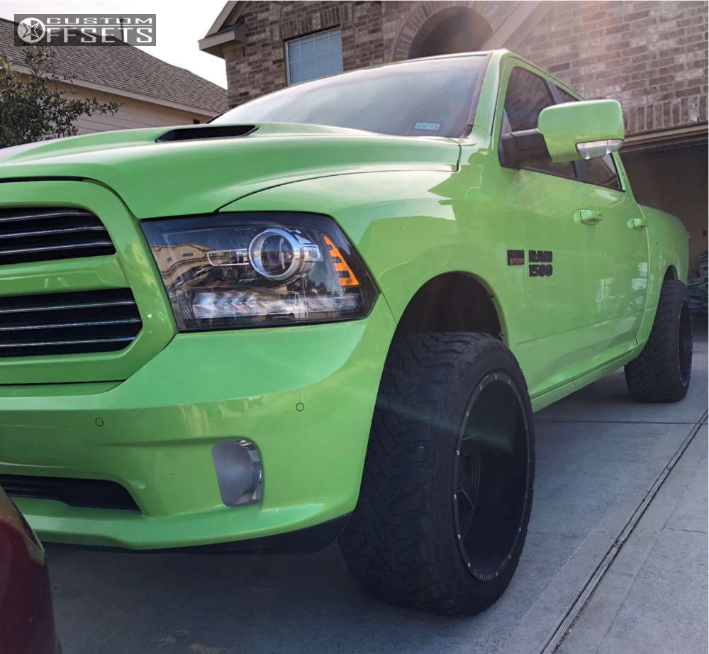 2017 Ram 1500 with 22x12 -44 Fuel Renegade and 33/12.5R22 Toyo Tires ...