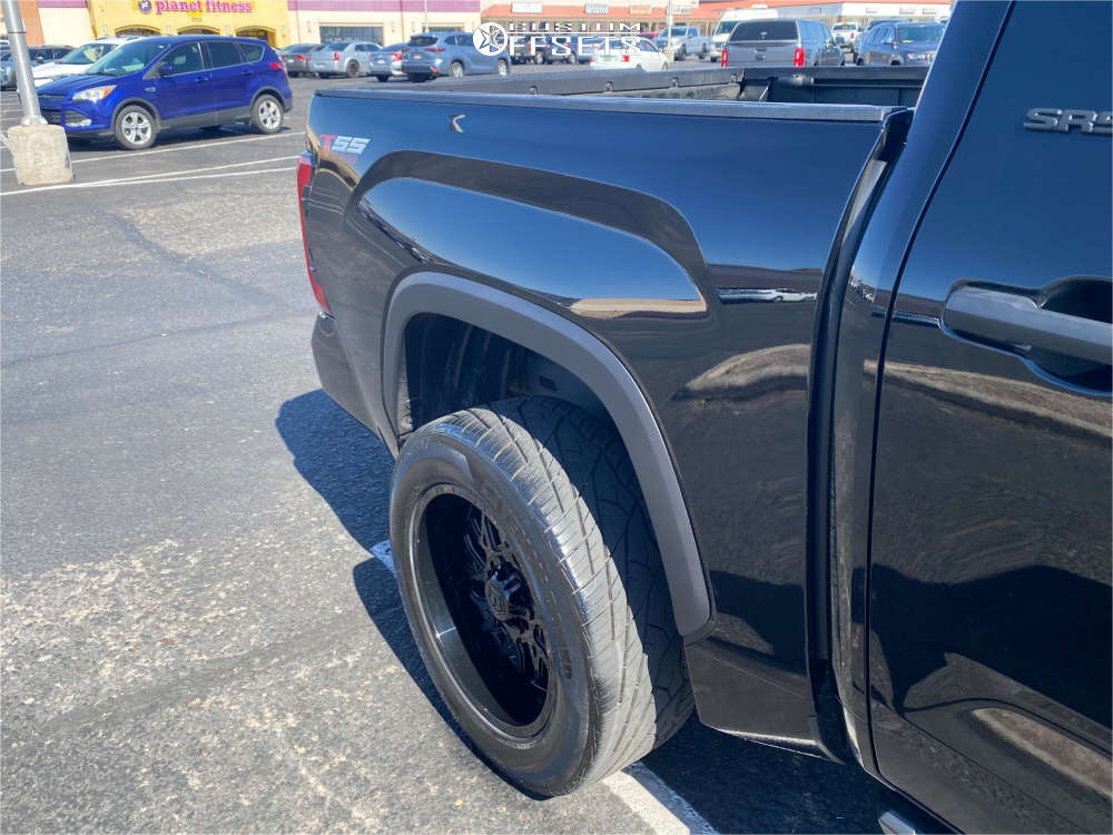 2022 Toyota Tundra with 20x10 -25 TIS 544b and 33/12.5R20 Venom Power ...