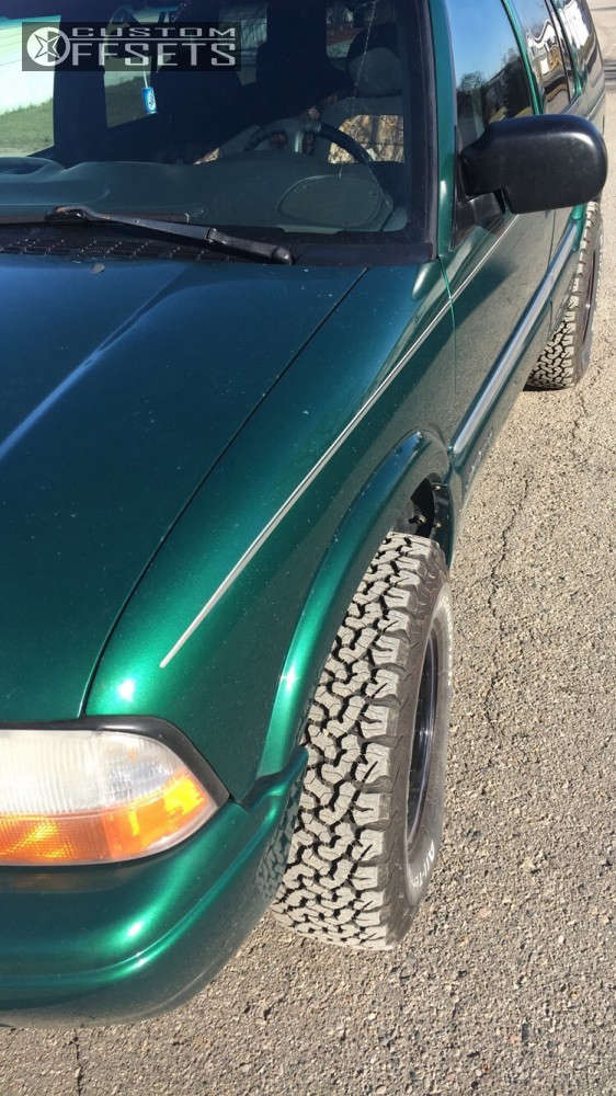 2000 GMC Jimmy with 15x8 0 Pacer Black Daytona and 33/10.5R15 ...