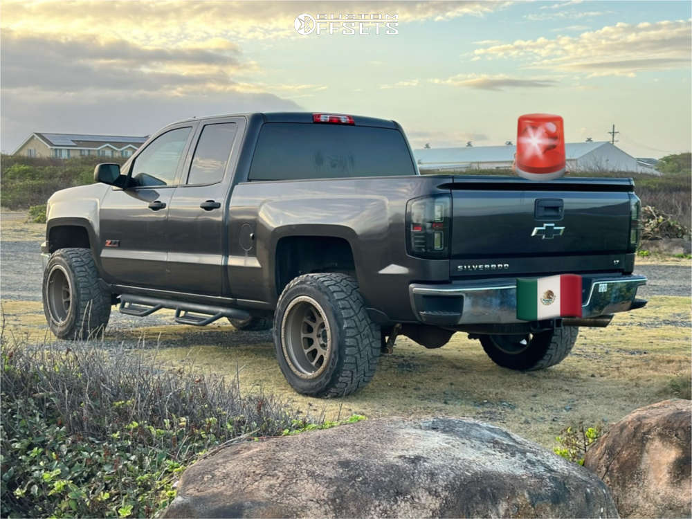 2014 Chevrolet Silverado 1500 with 20x12 -52 Method 605 and 33/12.5R20 ...