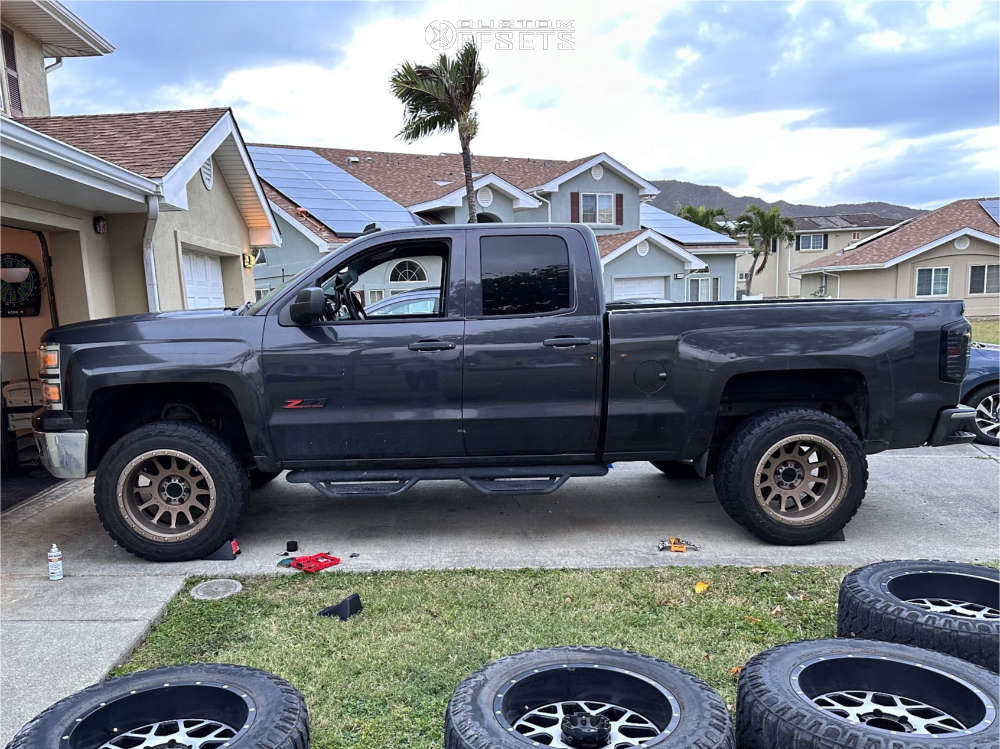 2014 Chevrolet Silverado 1500 with 20x12 -52 Method 605 and 33/12.5R20 ...