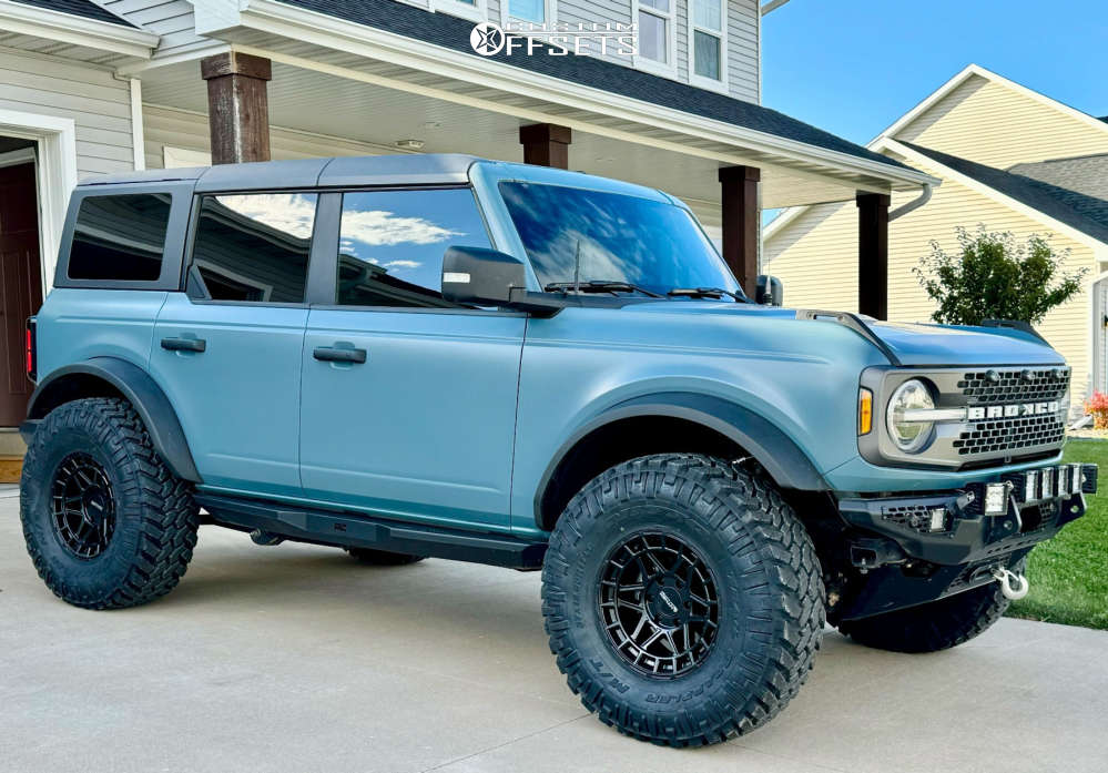 2022 Ford Bronco with 17x8.5 0 Anthem Off-Road Valor and 37/12.5R17 ...